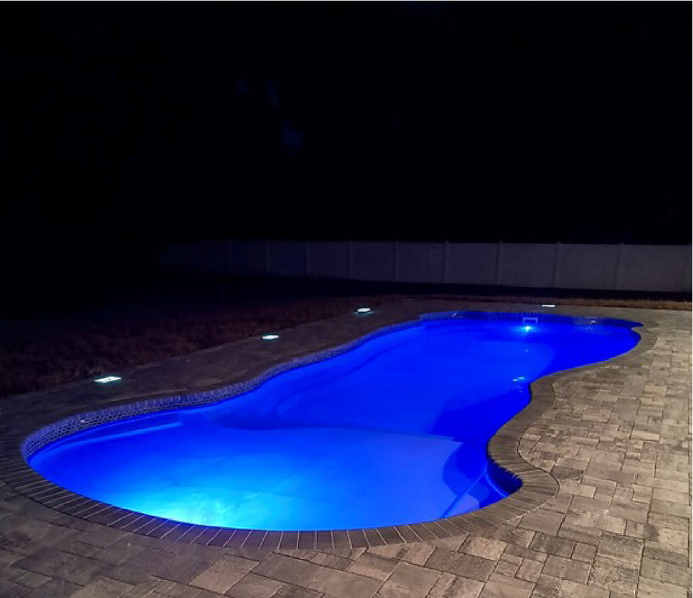 Roatan Beach – Fountain of Youth pools & spas